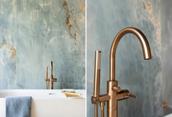 Binnenkijker: badkamer met blauw marmer | Verwijst Badkamers