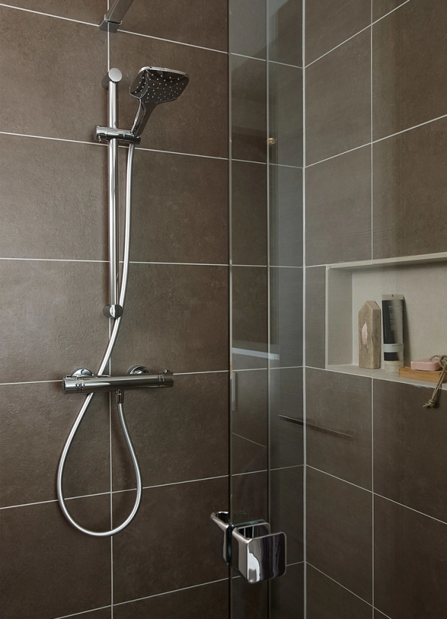 Kleine badkamer met inloopdouche? Laat je verrassen - Zoon Badkamers B.V.
