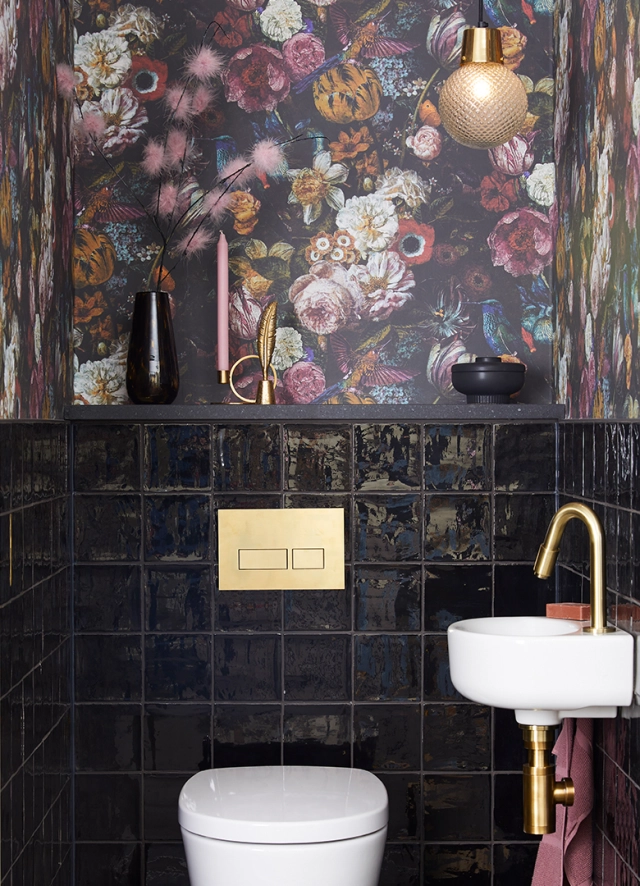 Toilet inspiratie: Wc met behang - Badkamers Judith Willemsen